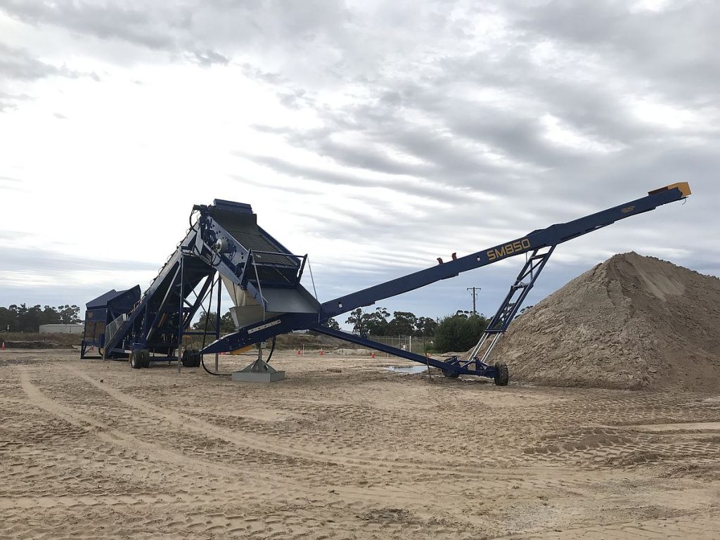 Fine material screening & stockpiling powerhouse team - Precisionscreen ...