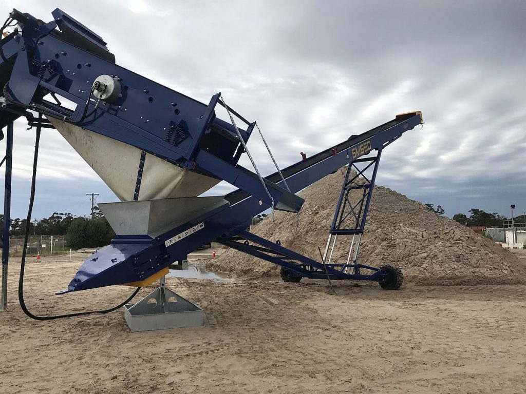 Fine material screening & stockpiling powerhouse team - Precisionscreen ...